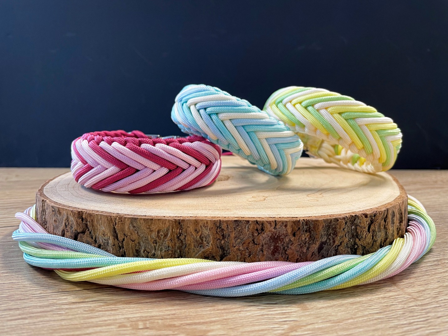 Making a paracord bracelet: step-by-step guide - Iconic Blogs